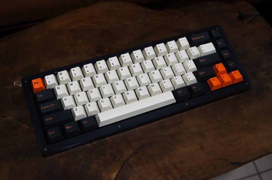 Akko ACR67 and Akko Carbon Retro keycaps mechanical keyboard, Computers ...
