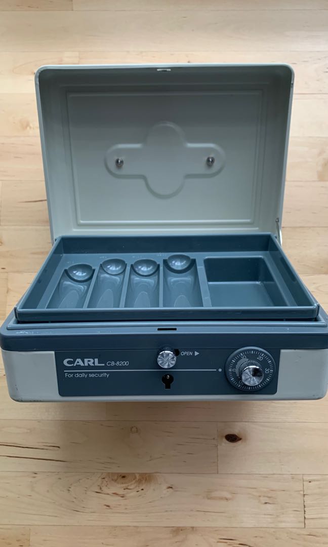 CARL cb-8200 cash box 小型夾萬, 傢俬＆家居, 保安及門鎖 , 夾萬 - Carousell