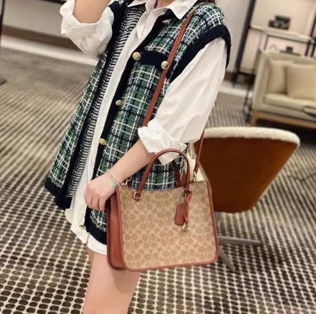 Coach Tyler Carryall in Signature Canvas, Women's Fashion, Bags ...