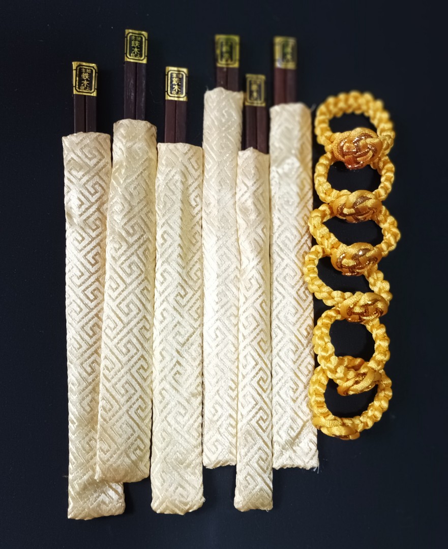 Golden Table Matt and Chopsticks Set with Napkin Tie, Furniture & Home ...