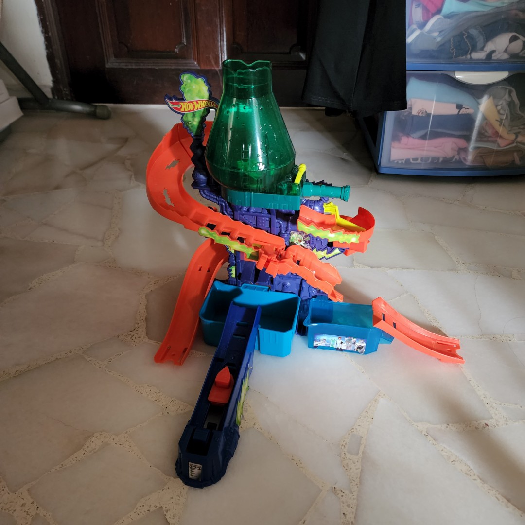 Hot Wheels Colour Shift Colour Splash Science Lab, Hobbies & Toys, Toys ...