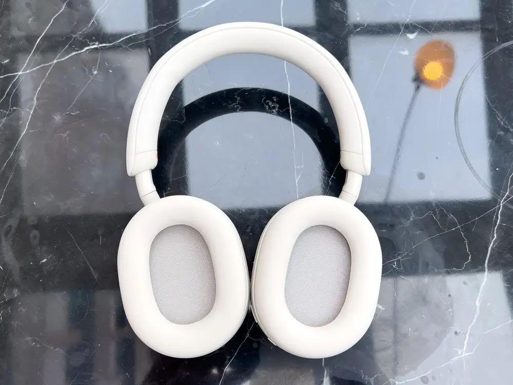 Sony XM5 / Silver (used twice), Audio, Headphones & Headsets on Carousell