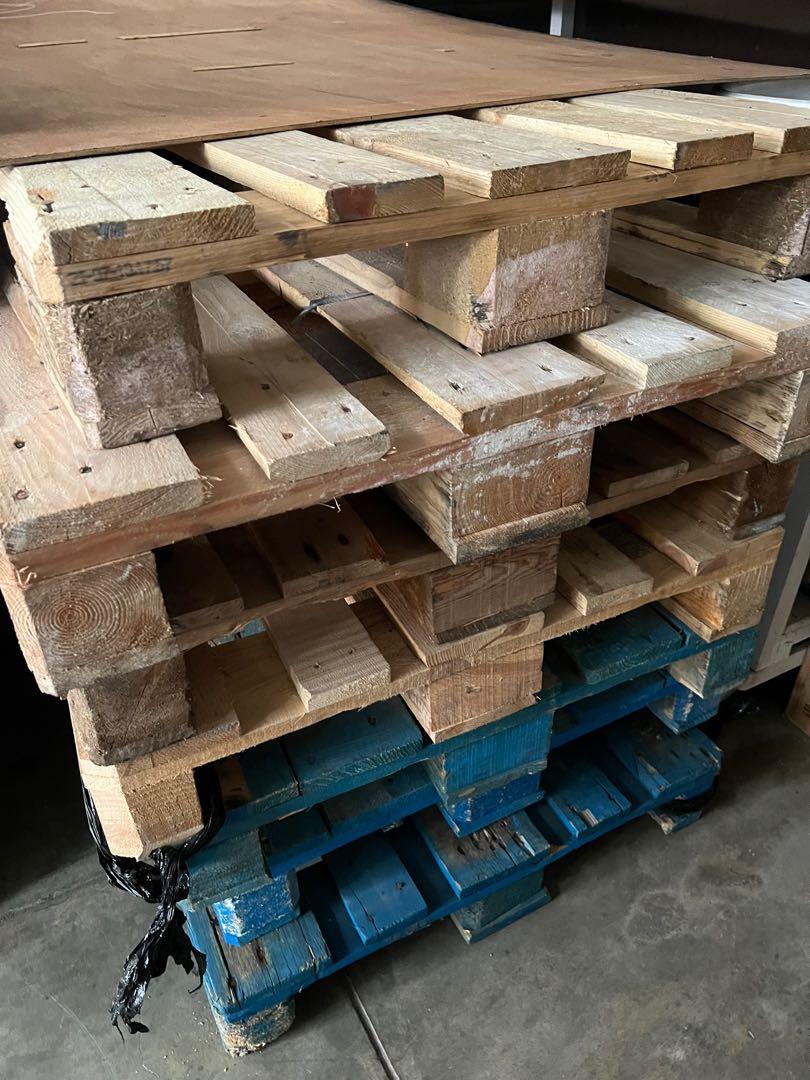 Wooden sturdy pallets used, Commercial & Industrial, Construction ...