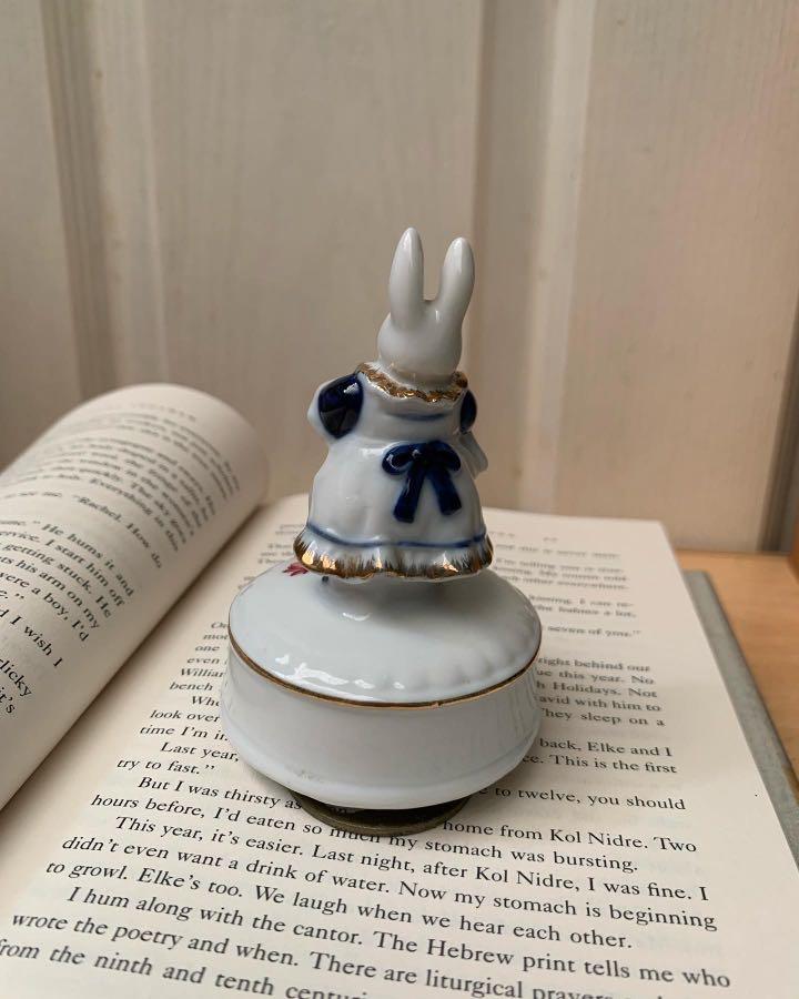 1987 SEKIGUCHI BLUE VELVET BUNNY/ Musical box, Hobbies & Toys ...