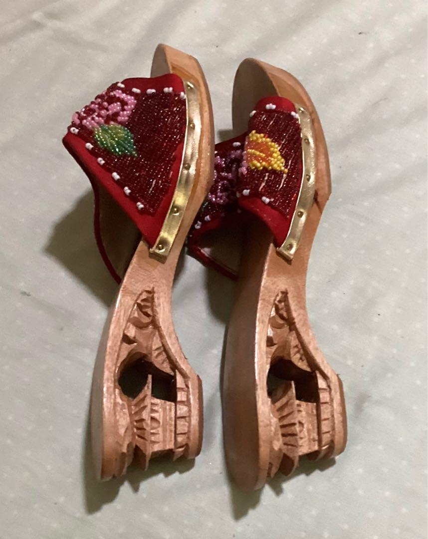 Modern bakya wooden (REPRICED) , Women's Fashion, Footwear, Slippers ...