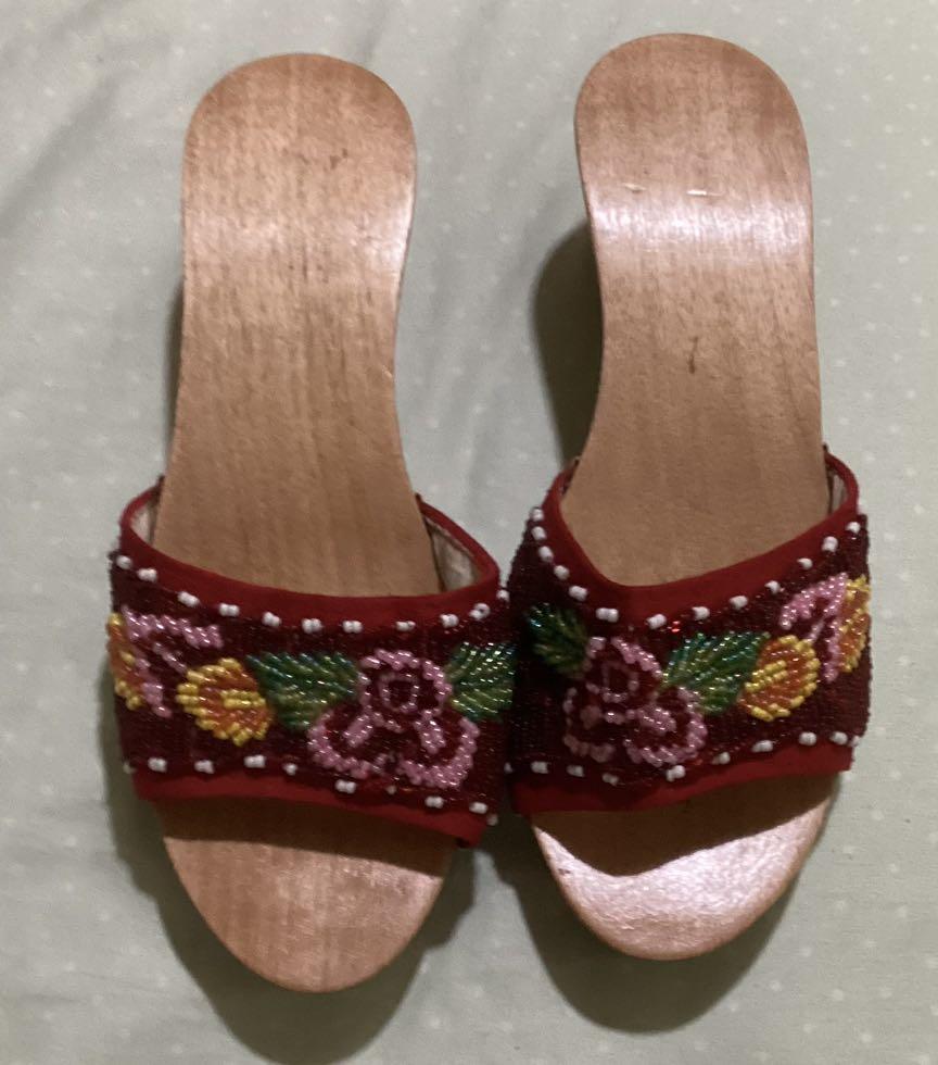 Modern bakya wooden (REPRICED) , Women's Fashion, Footwear, Slippers ...