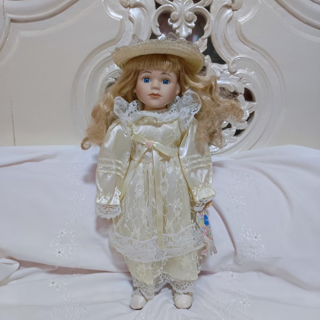 Promenade Collection Porcelain Dolls 7pcs Set, Hobbies & Toys ...