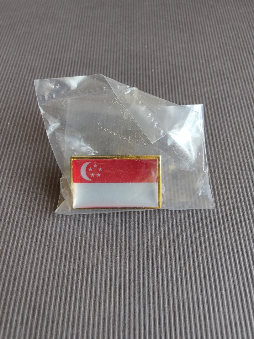 Singapore flag lapel pin, Everything Else on Carousell
