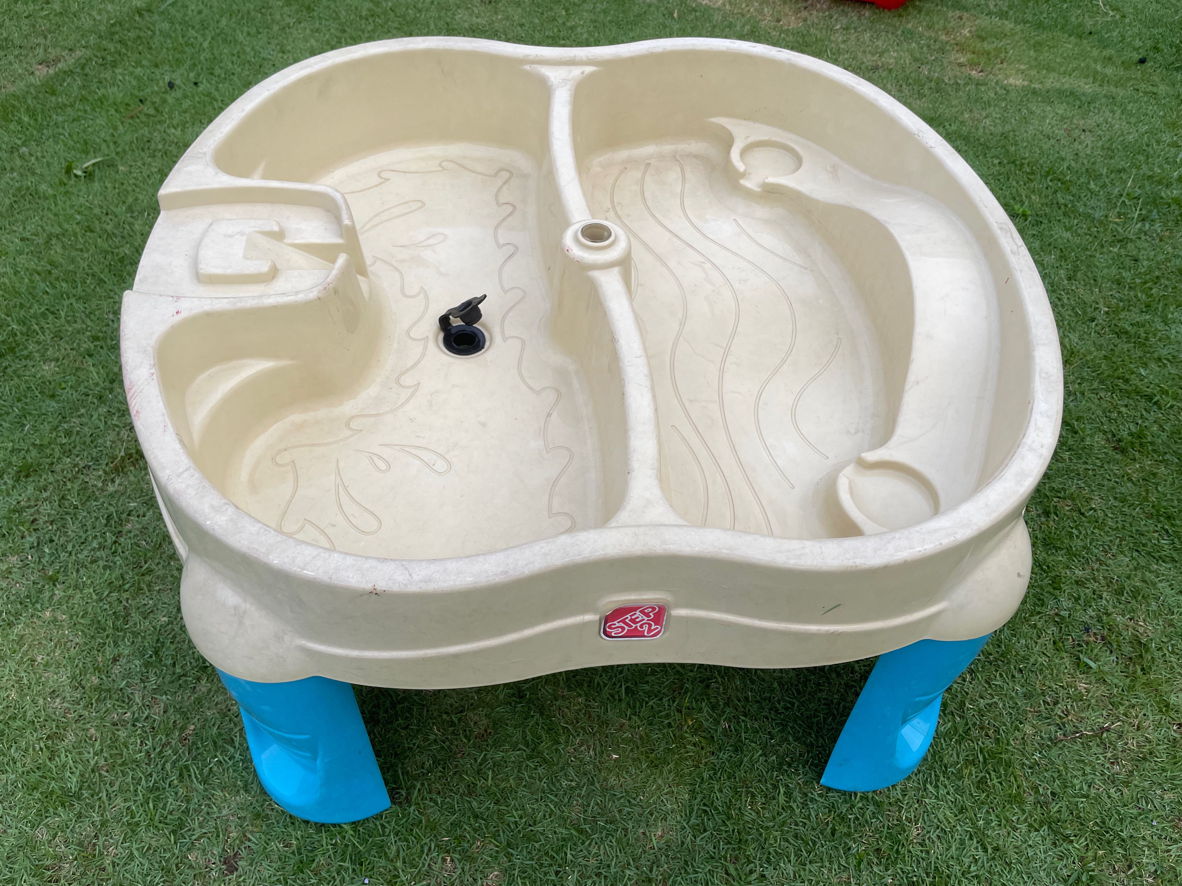 Step 2 Water Play Table, Hobbies & Toys, Toys & Games on Carousell