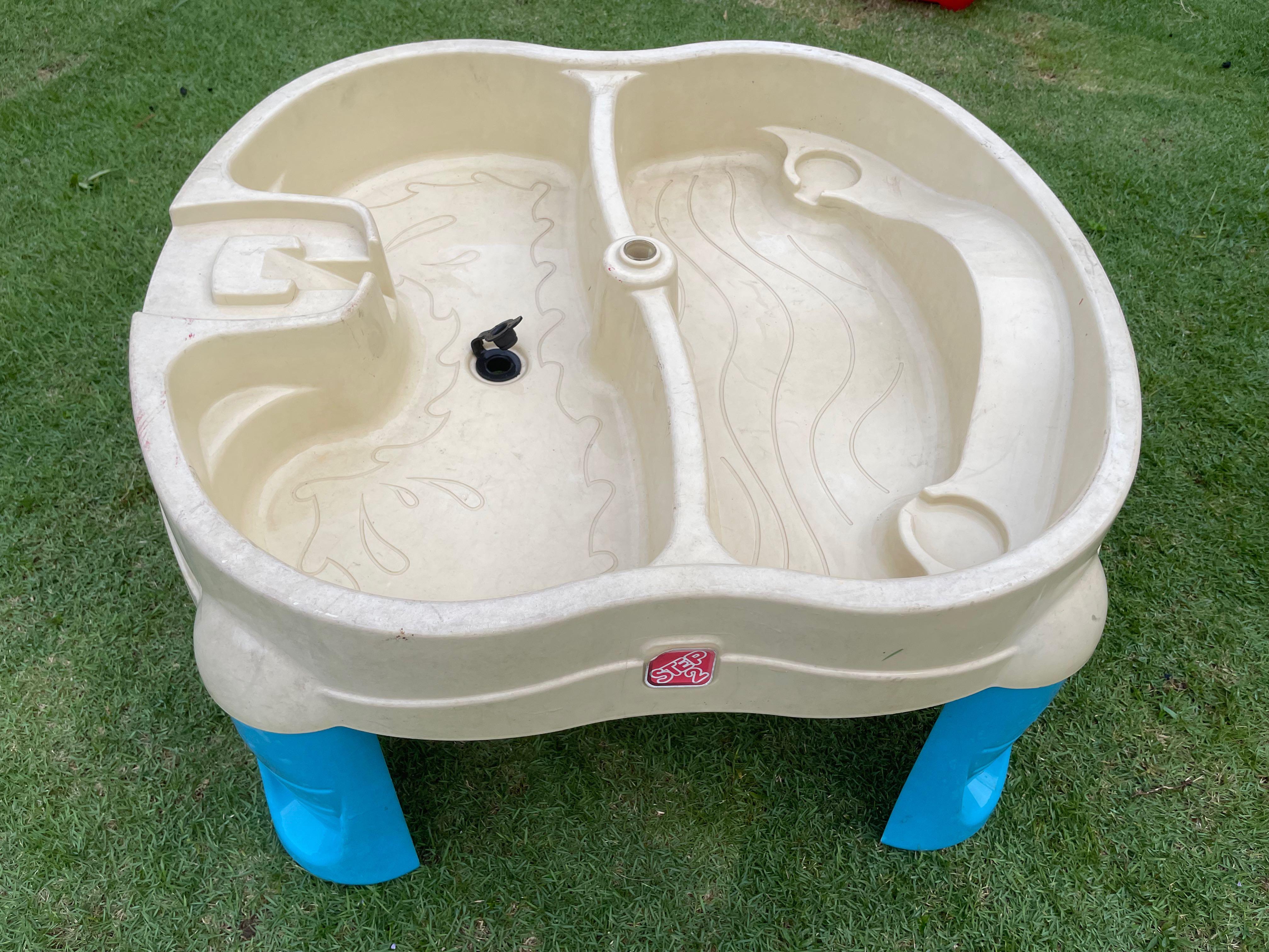 Step 2 Water Play Table, Hobbies & Toys, Toys & Games on Carousell