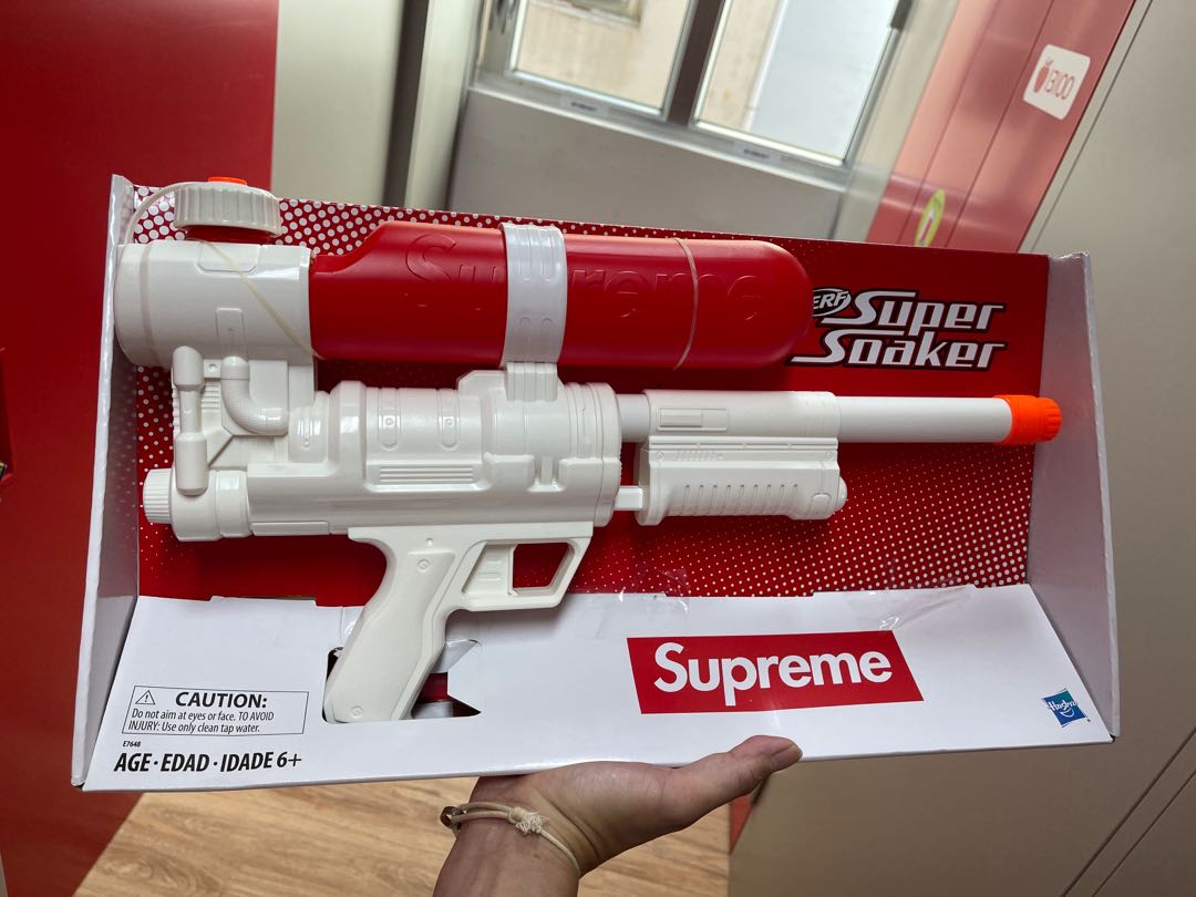 Supreme super Soaker 50 water Blaster, 兒童＆孕婦用品, 外出用品, 其他外出用品 - Carousell