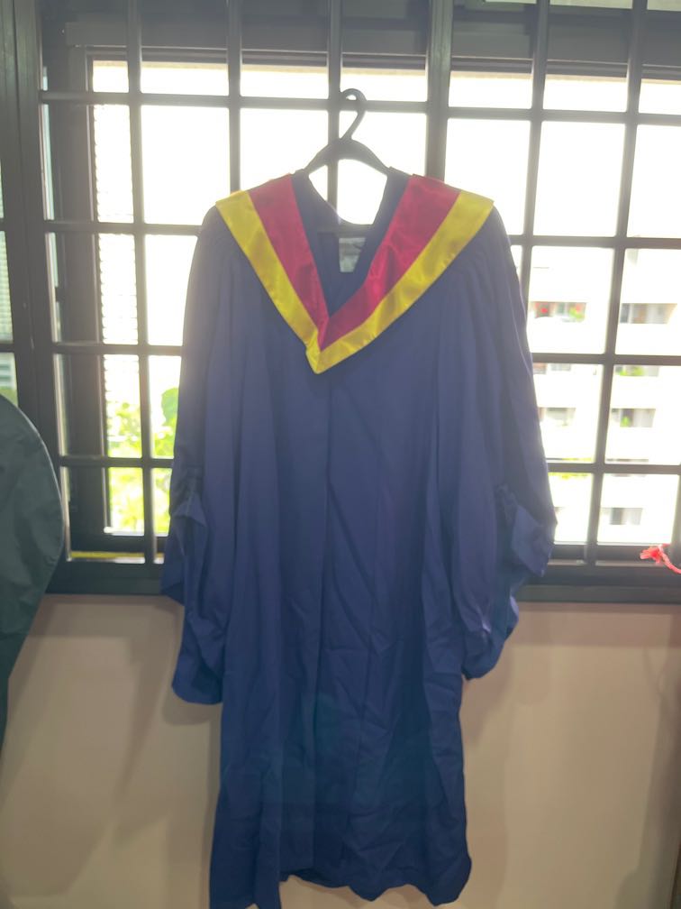 NYP graduation gown size M, Men's Fashion, Coats, Jackets and Outerwear ...
