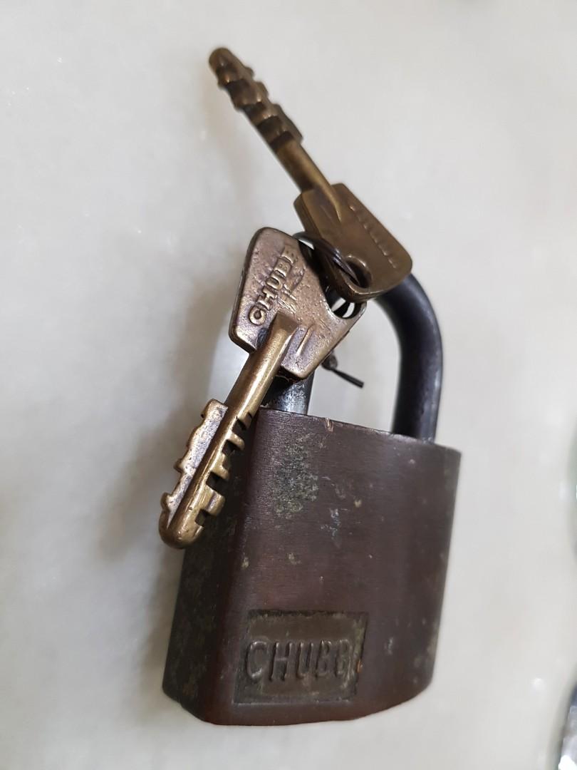 Old CHUBB lock with 2 keys, Hobbies & Toys, Memorabilia & Collectibles ...