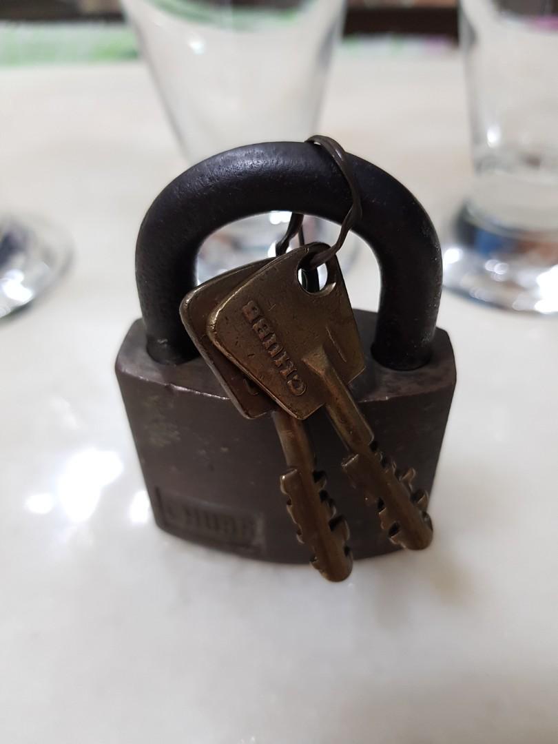 Old CHUBB lock with 2 keys, Hobbies & Toys, Memorabilia & Collectibles ...