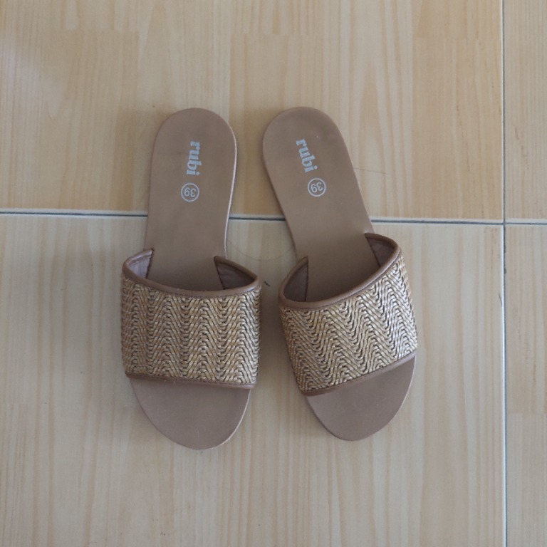 Rubi Tan Flats, Women's Fashion, Footwear, Slippers and slides on Carousell