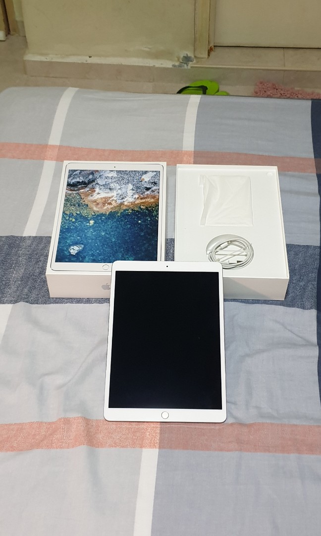 [SELL AS SET] Apple iPad Pro 10.5in (A1701) 256GB WiFi + Apple Pencil ...