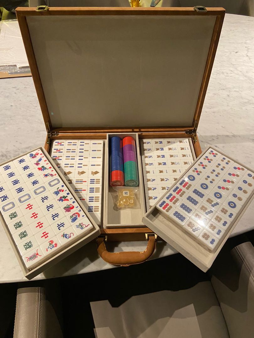 SQ Gold Mahjong set, Hobbies & Toys, Toys & Games on Carousell