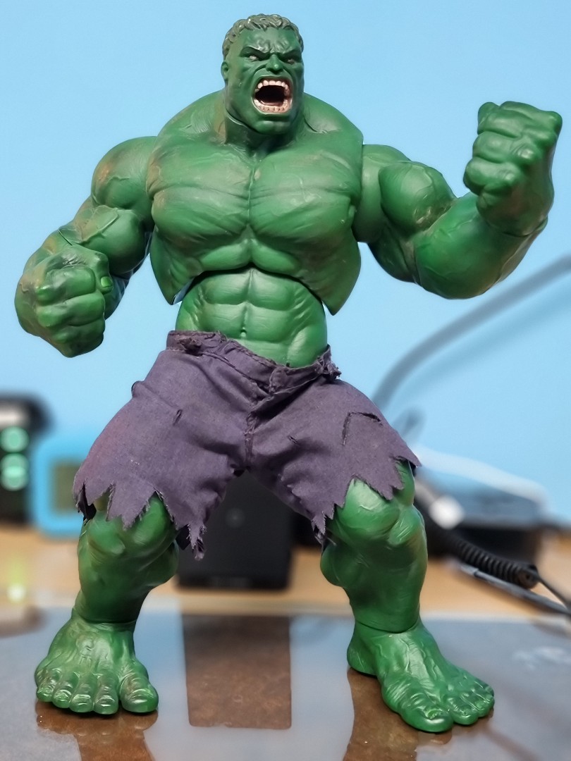 ToyBiz Incredible Raging Hulk 33cm/ 13in. Poseable Action Figure ...
