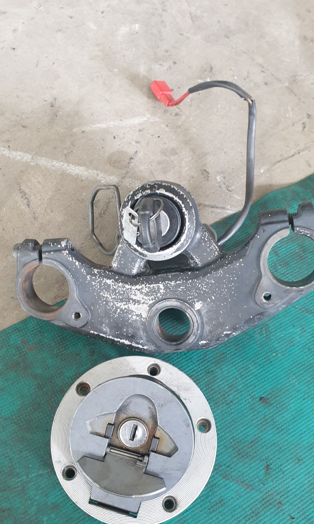 Yamaha R15 V1 key set, Motorcycles, Motorcycle Accessories on Carousell