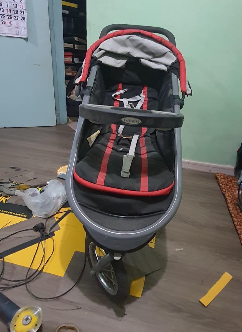 Graco 3 wheel stroller, Babies & Kids, Going Out, Strollers on Carousell