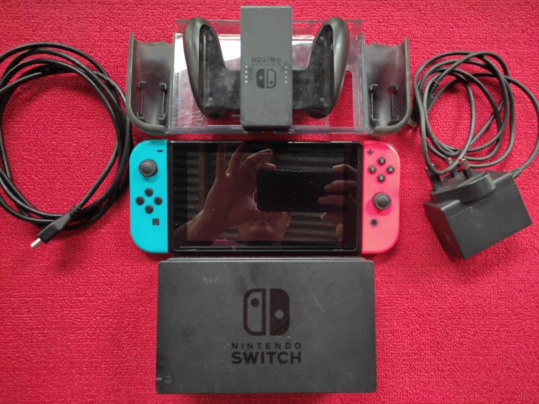 Nintendo Switch v1 ( What you in the 1st picture is what you get ...
