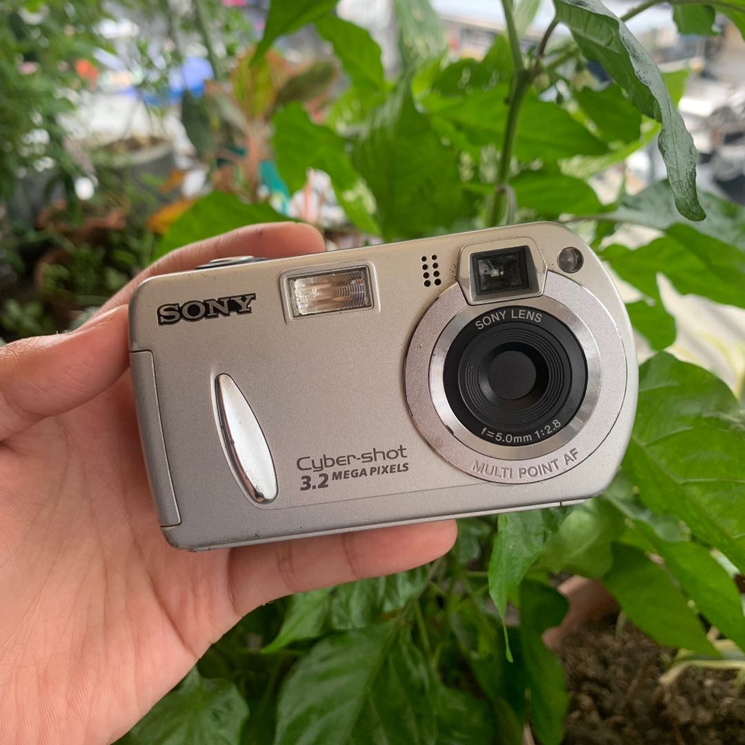 Rare Vintage Sony Cybershot Digicam, Photography, Cameras on Carousell