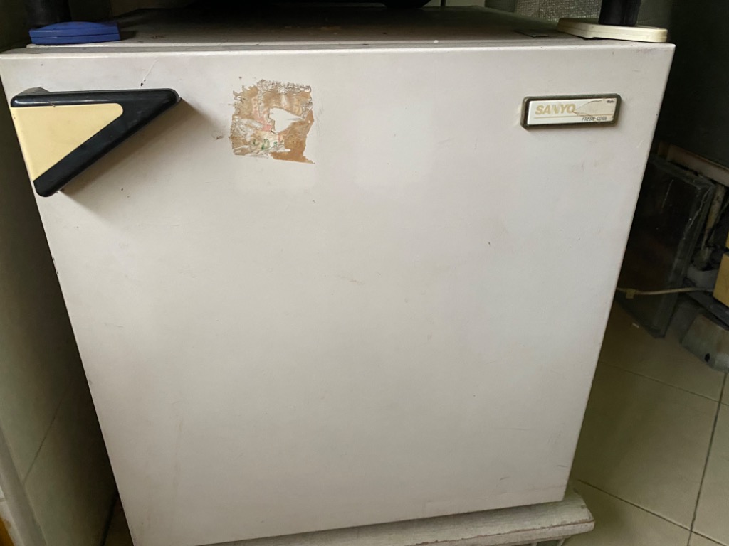 Sanyo mini fridge, TV & Home Appliances, Kitchen Appliances ...