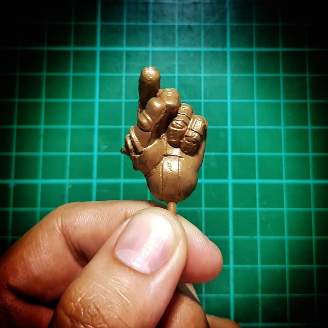 1:12 scale Snapping Thanos hand with realistic Infinity Stones, Hobbies ...