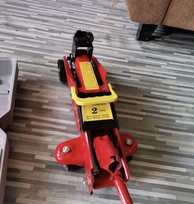 Car Jack / Jet Kereta Mini, Auto Accessories on Carousell