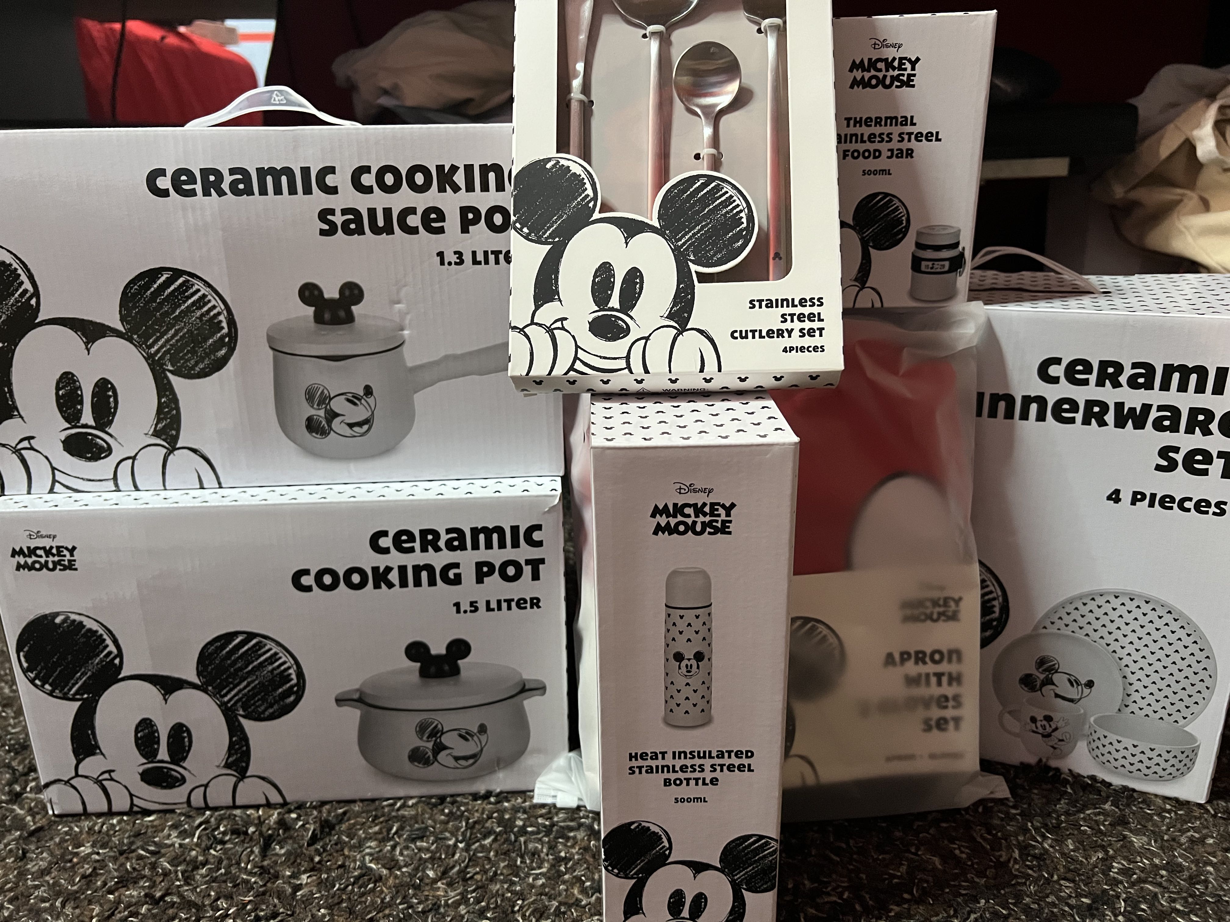 Mickey mouse kitchen set (LIMITED EDITION), Hobbies & Toys, Memorabilia ...
