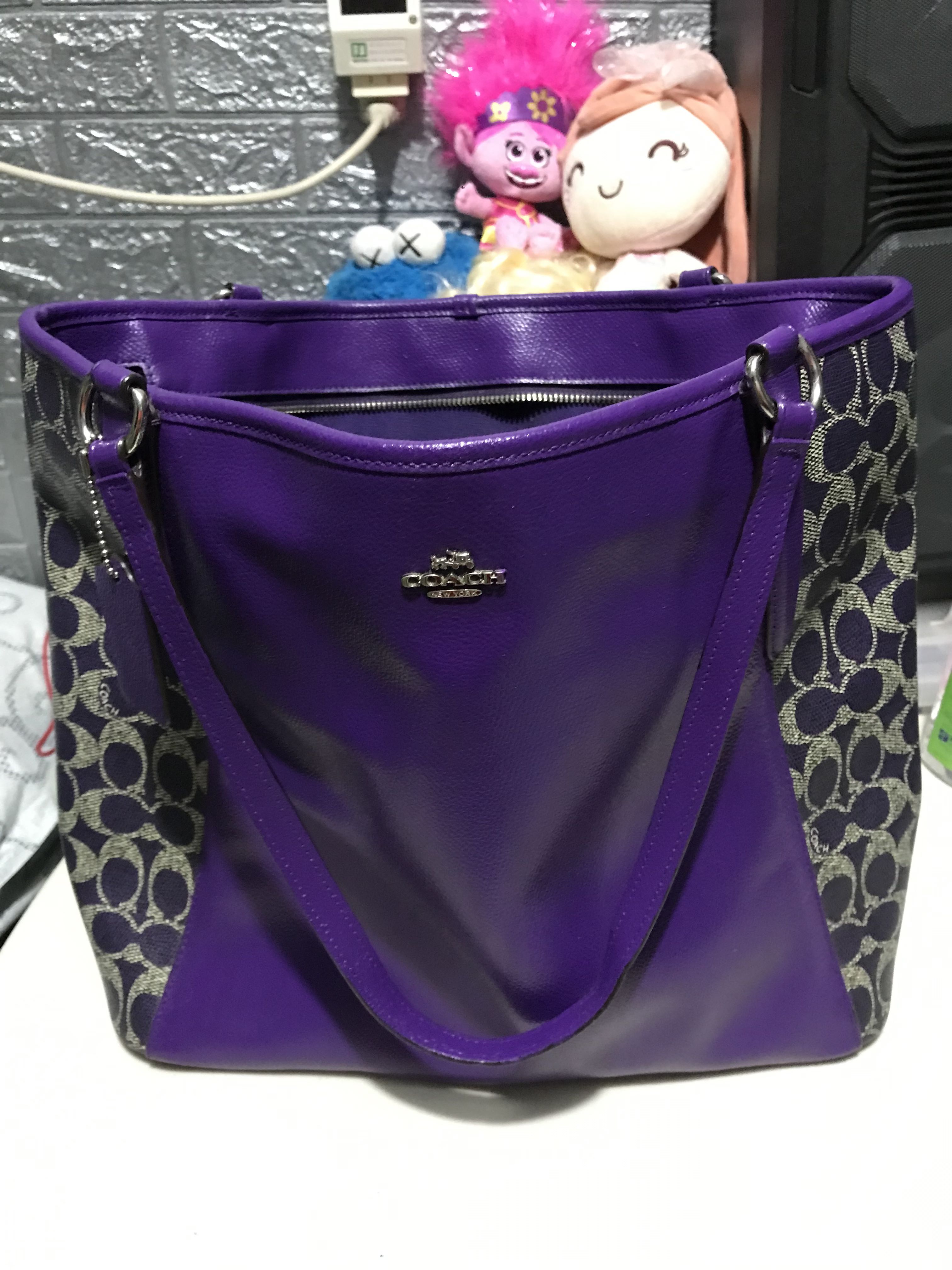 Original Coach, Women's Fashion, Bags & Wallets, Shoulder Bags on Carousell