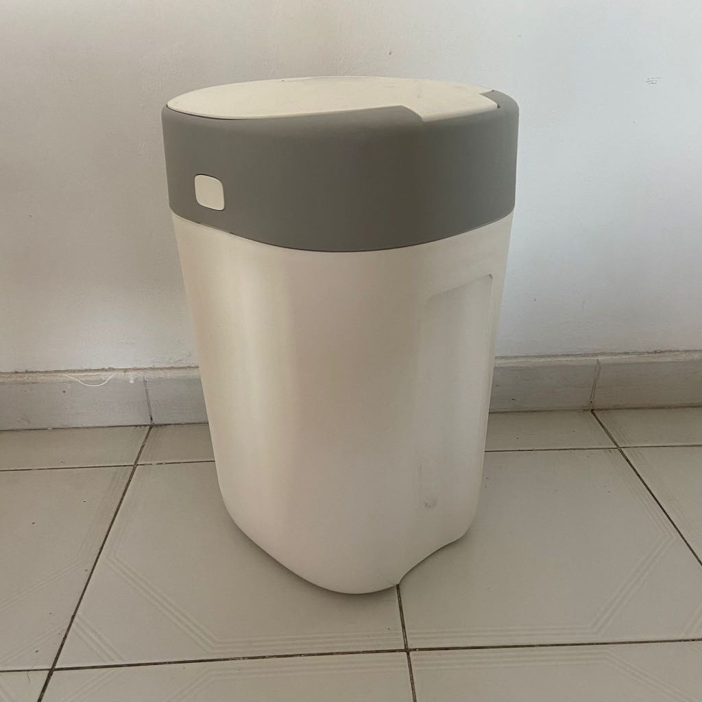 Tommee Tippy diaper bin, Babies & Kids, Bathing & Changing, Diapers ...