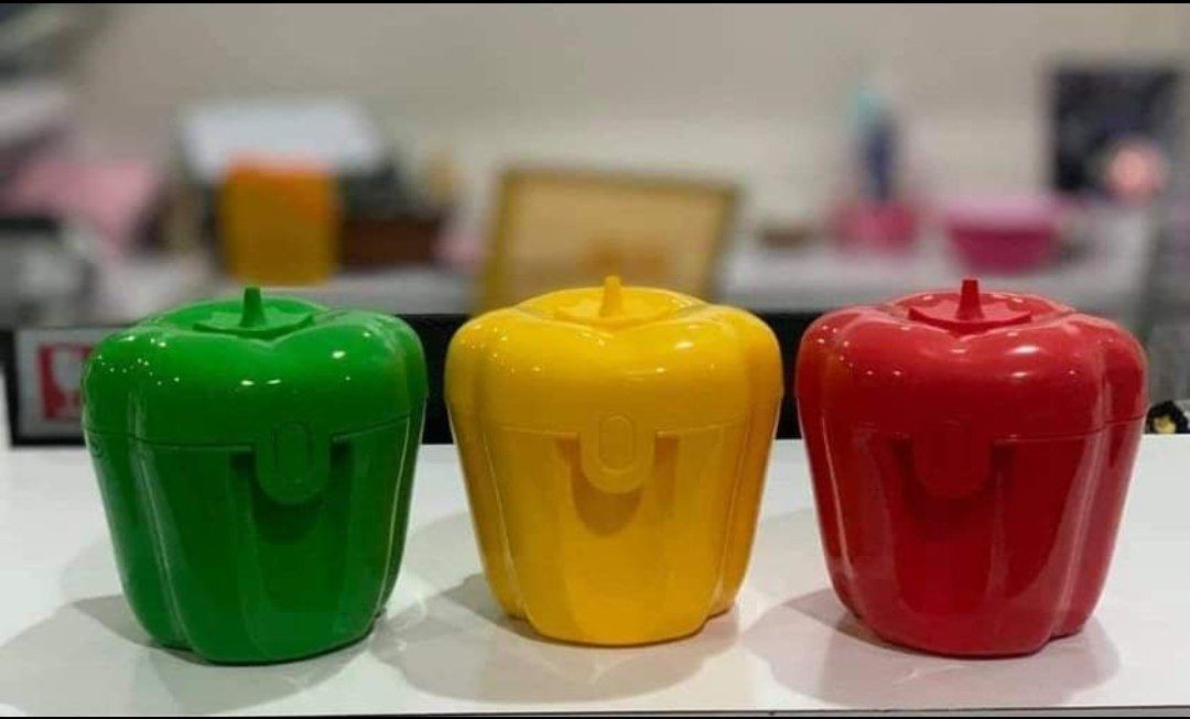 TUPPERWARE Pepper Keeper 350ml, Furniture & Home Living, Kitchenware ...