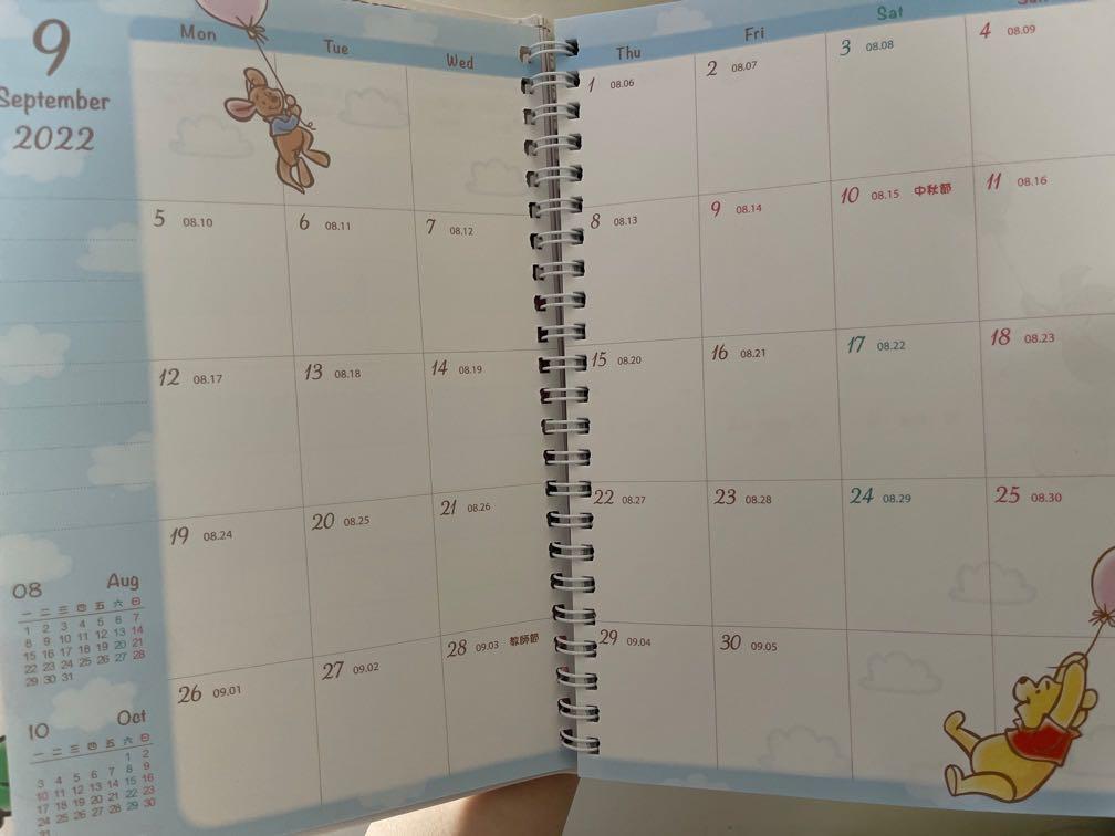 Winnie the Pooh Schedule Book, 興趣及遊戲, 書本 & 文具, 雜誌及其他 - Carousell