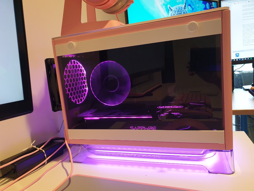 Custom Pink Themed PC - Intel Core i7 8700 - Sapphire 5700xt Nitro+ ...