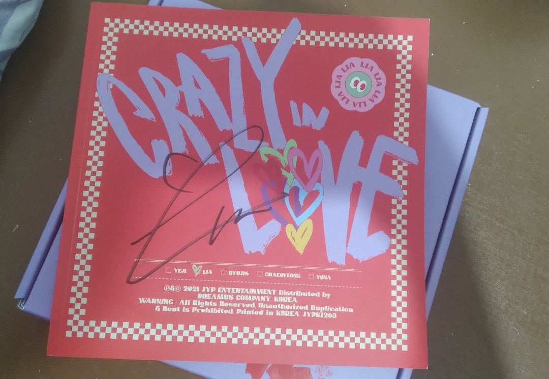 Itzy lia unsealed official hello82 signed album photobook, Hobbies ...