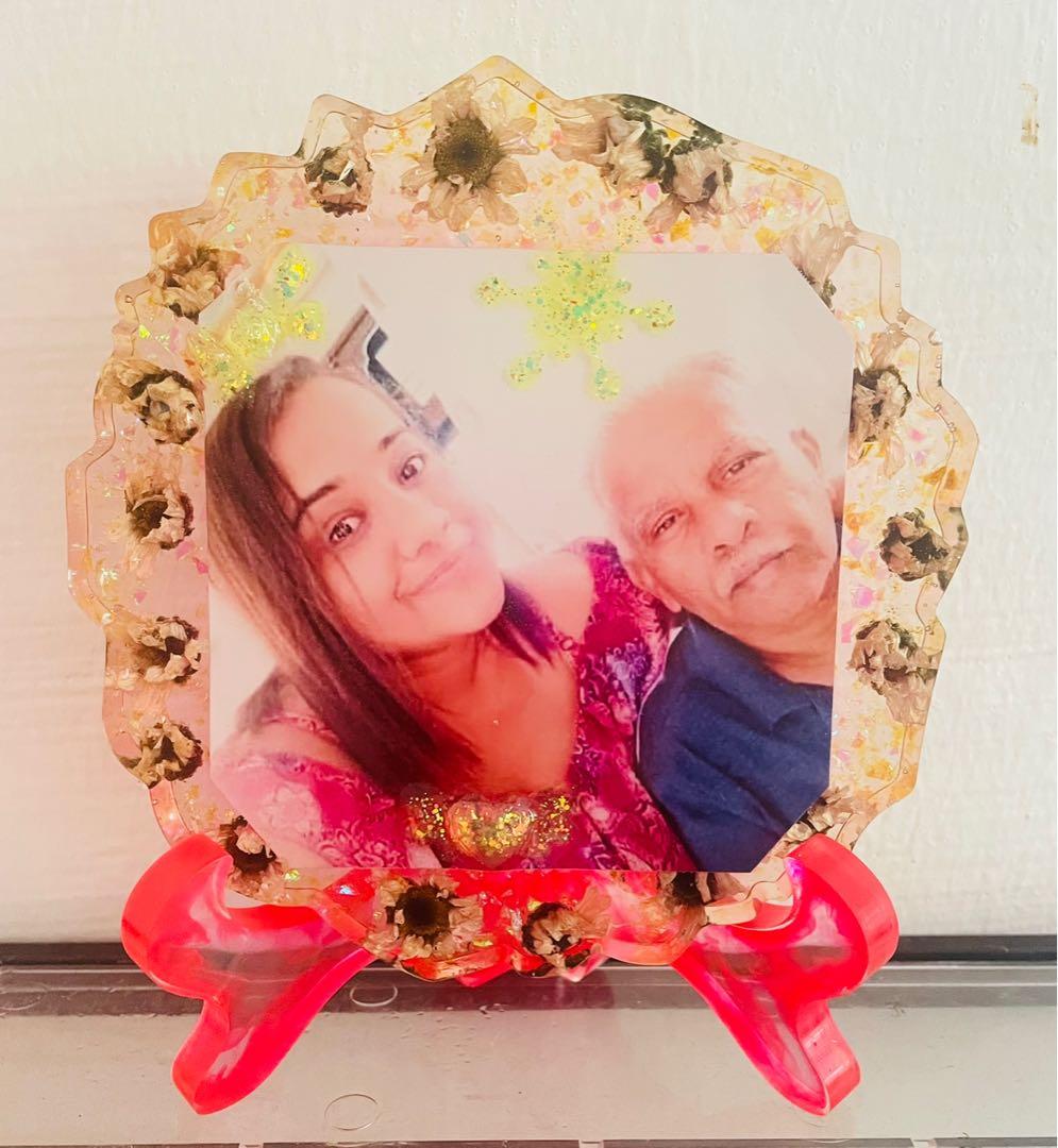 Rasin photo frame with stand, Hobbies & Toys, Stationery & Craft ...