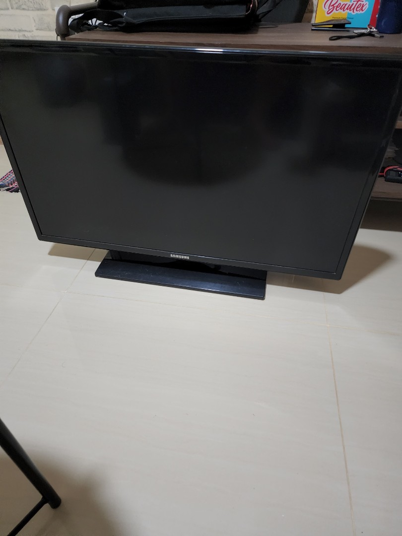 Samsung 32 inch TV (non-smart), TV & Home Appliances, TV ...