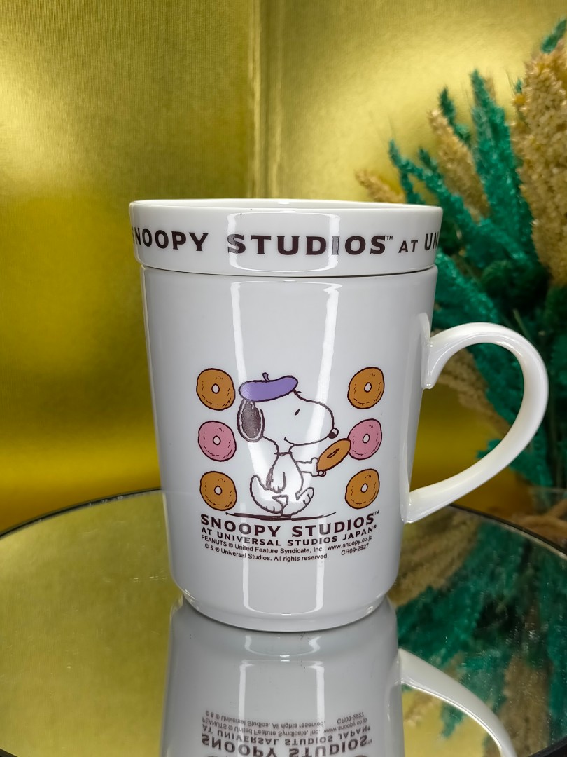 Snoopy mug with coaster or lid comes with box. Snoopy Studios at USJ ...