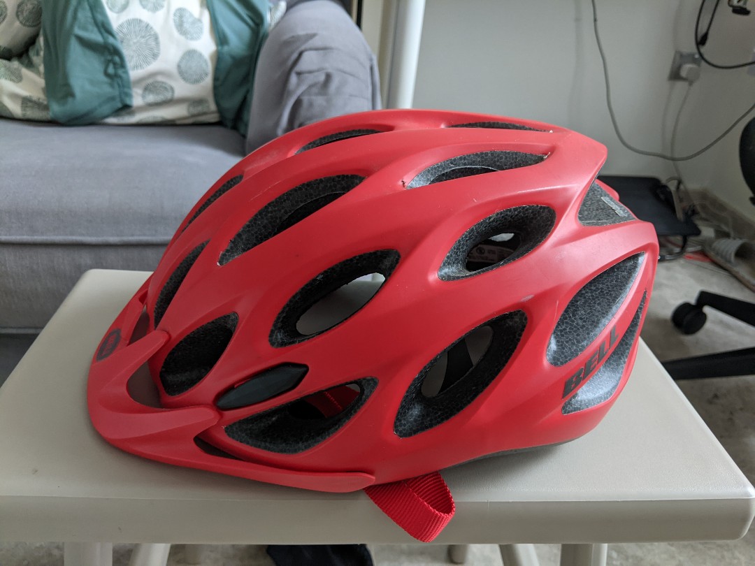 Bell Tracker Helmet, Sports Equipment, Bicycles & Parts, Parts & Accessories on Carousell