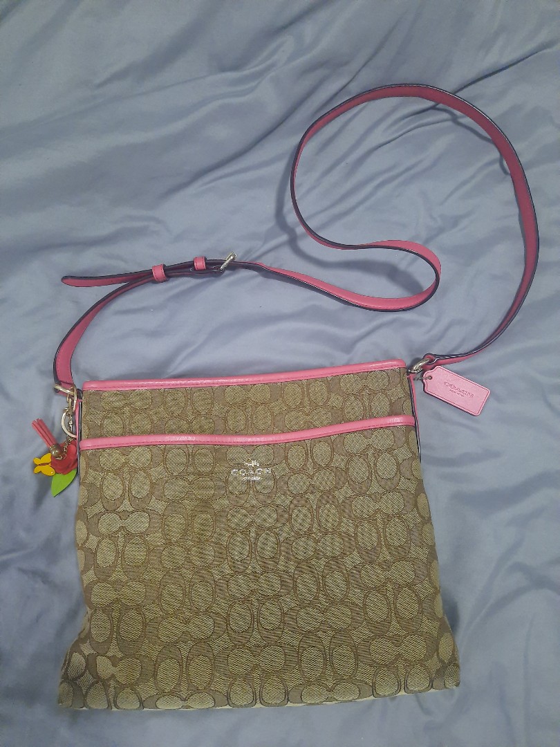 Coach Signature File Bag Crossbody, Women's Fashion, Bags & Wallets ...