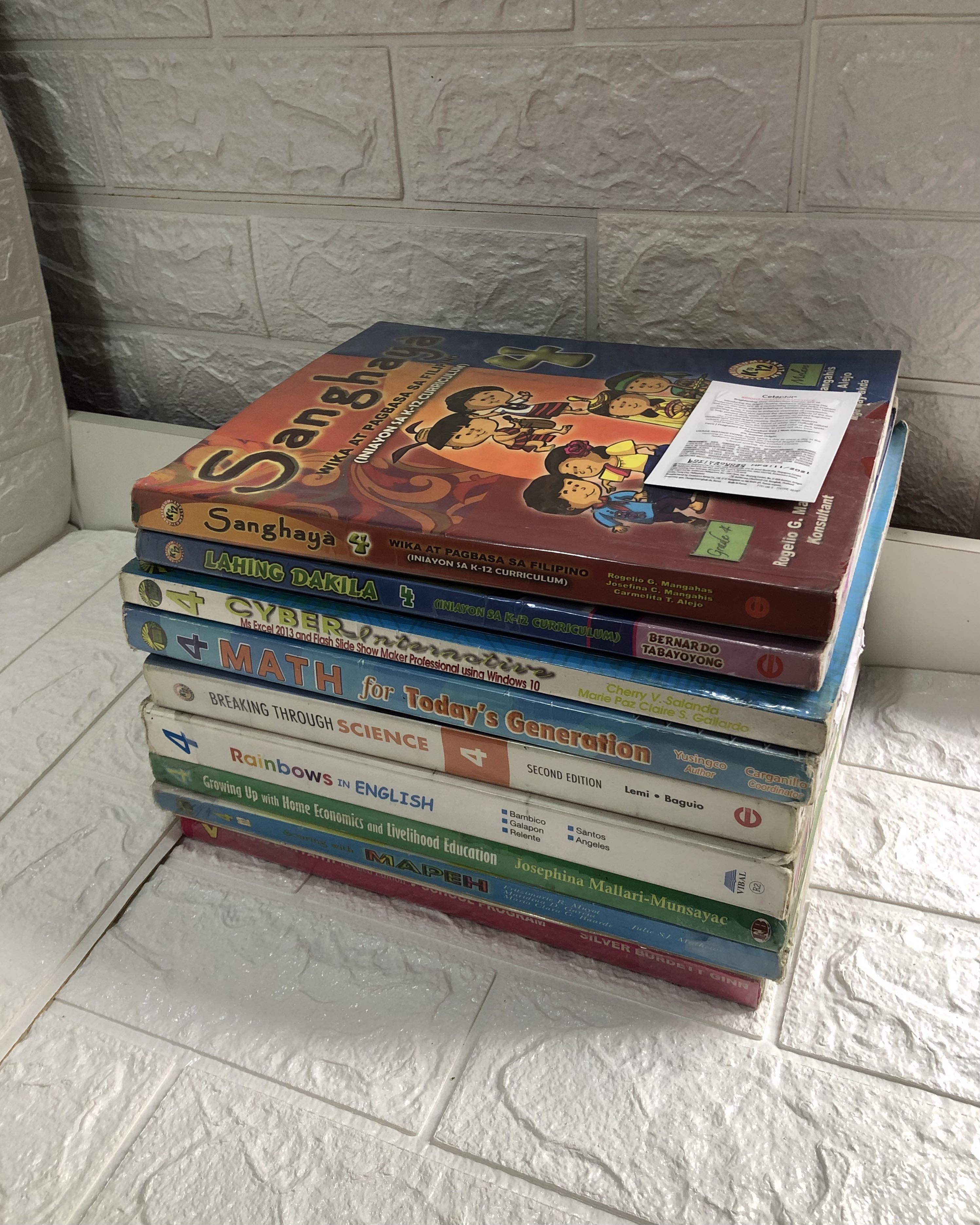 GRADE 4 BOOKS AVAILABLE! ( READ DESCRIPT, Hobbies & Toys, Books ...