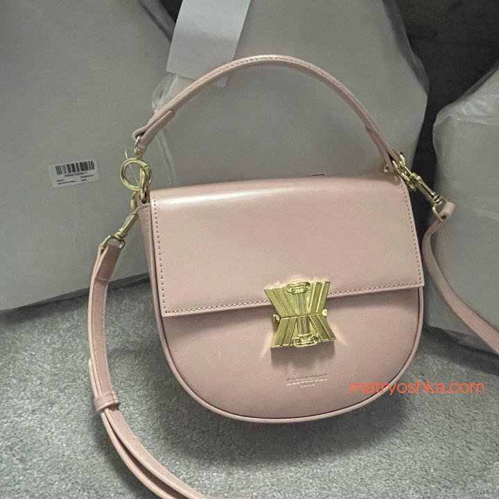 KASSANDRE Paris 粉紅色真皮金扣半月型手袋 Pink Leather Gold Buckle Half Moon Handbag ...
