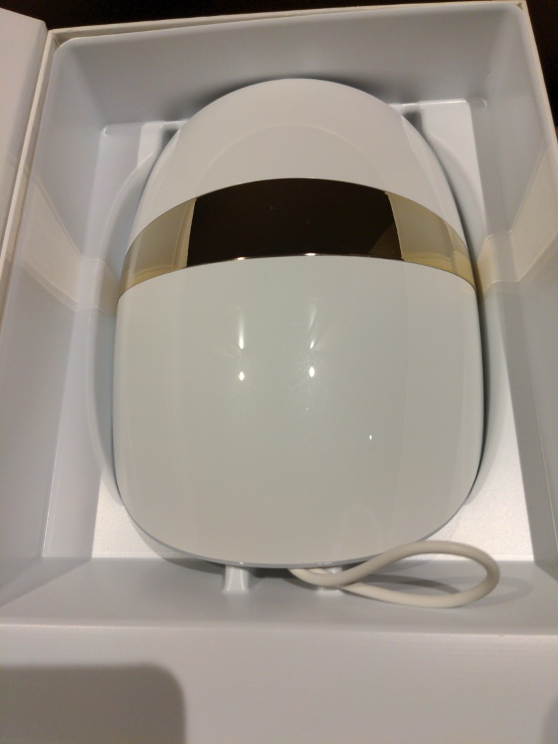 LG PraL Led mask, Beauty & Personal Care, Face, Face Care on Carousell