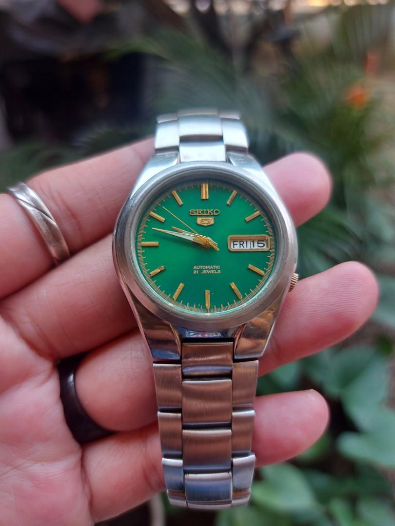 Seiko 5 green hulk, Fesyen Pria, Jam Tangan di Carousell