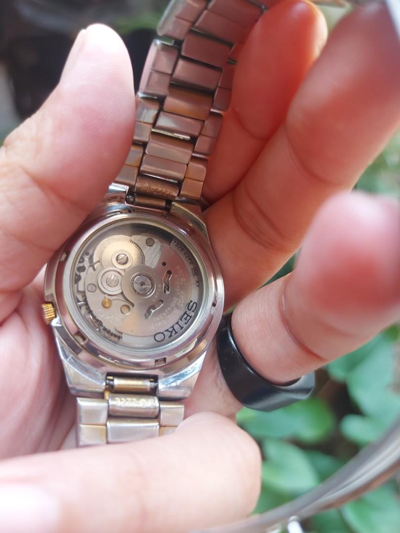 Seiko 5 green hulk, Fesyen Pria, Jam Tangan di Carousell