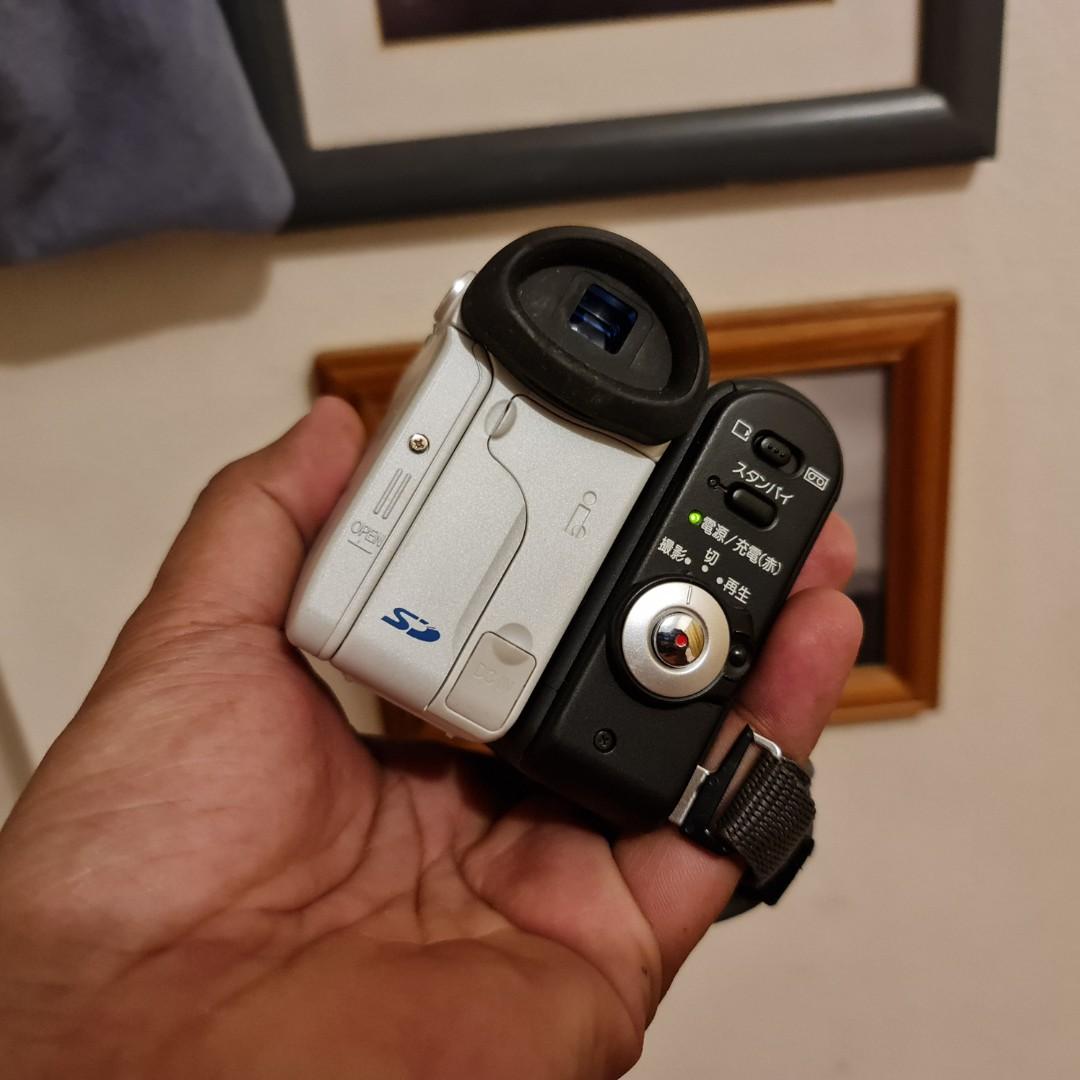 Sharp Viewcam Z VL-Z7-W Video Camera, Photography, Video Cameras on ...