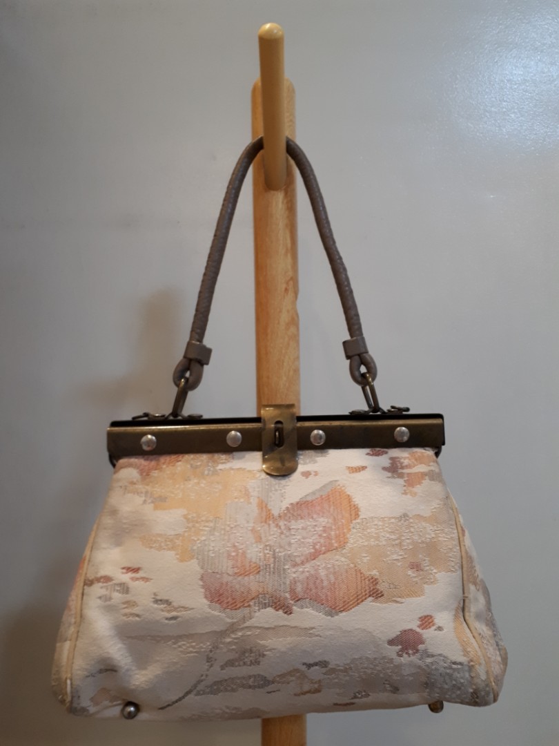 Vintage Frame Bag, Women's Fashion, Bags & Wallets, Shoulder Bags on ...