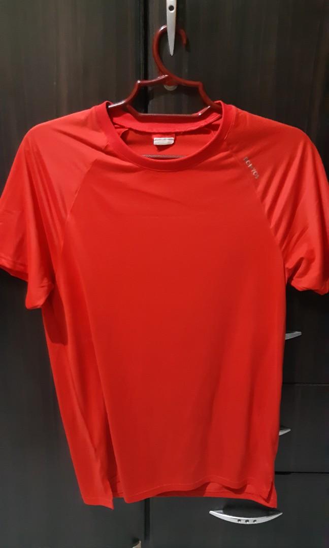 DOMYOS Decathlon drifit 🔴, Men's Fashion, Activewear on Carousell