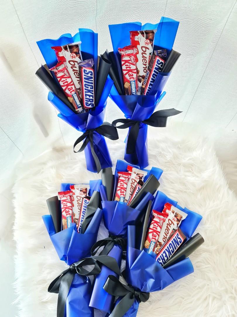 GRADUATION CHOCOLATE SNACK BOUQUET (Kit Kat, Kinder Bueno, Snickers ...